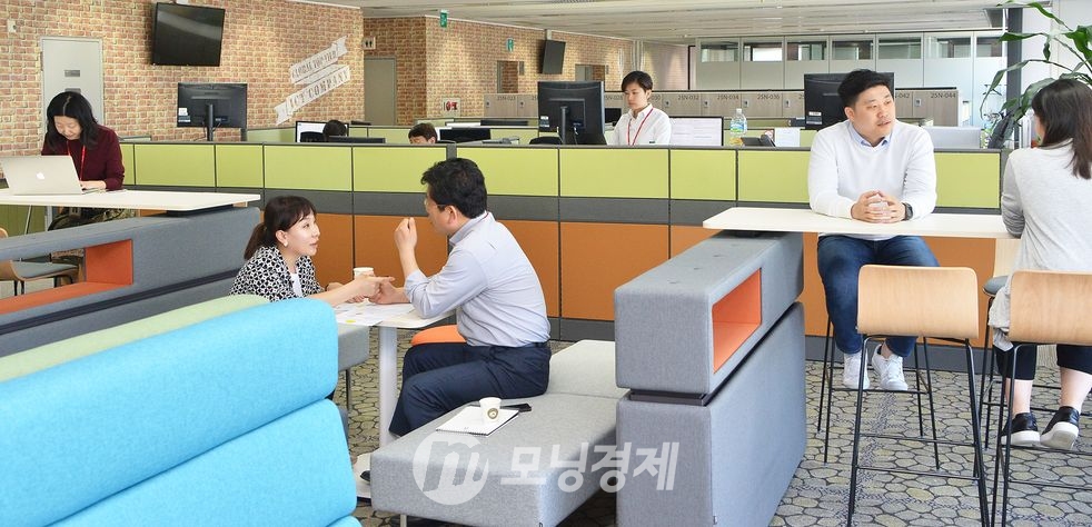 '공유 오피스'는 중소기업만? ...대기업 사무실에도 도입